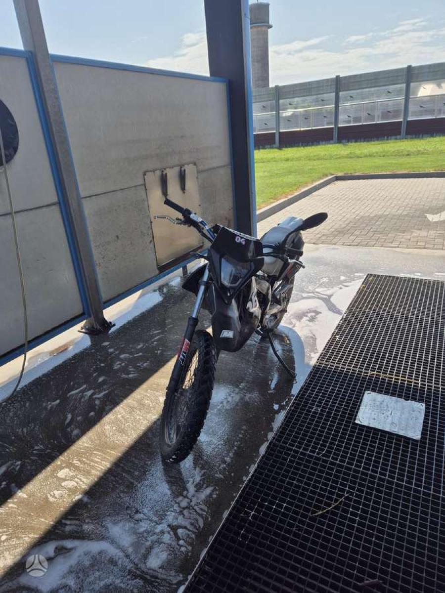 Black Derbi Senda 2011 in Kazlu Ruda, with an engine capacity of 50.00 L and mileage of 10 thousand km for 1850 €, photo 9 on AUTOMOTO.COM.LV