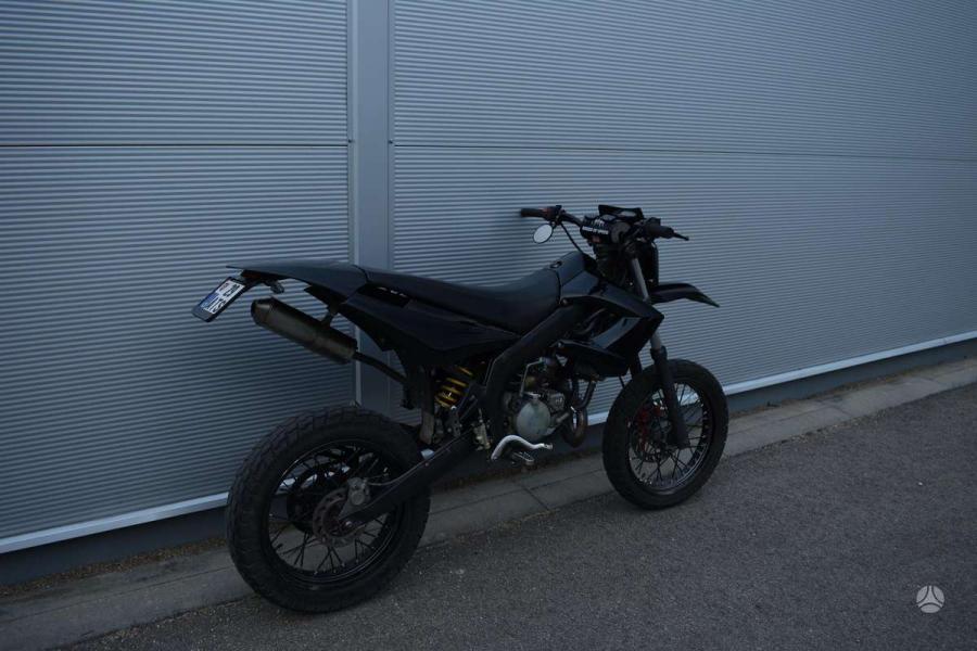 Черный Derbi Senda 2011 в Утена, объемом двигателя 50.00 л и пробегом 25 тыс. км за 1700 €, фото 4 на AUTOMOTO.COM.LV