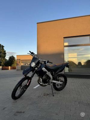 Black Derbi Senda 2012 in Taurage, with an engine capacity of 50.00 L and mileage of 16 thousand km for 1200 €, photo  on AUTOMOTO.COM.LV