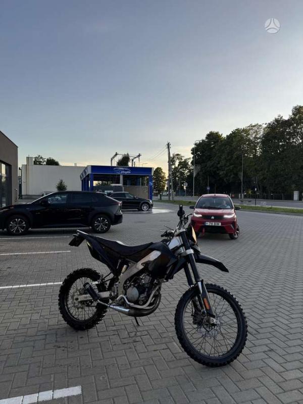 Melns Derbi Senda 2012 Tauragė, ar dzinēja tilpumu 50.00 L un nobraukumu 16 tūkst. km par 1200 €, foto 2 vietnē AUTOMOTO.COM.LV