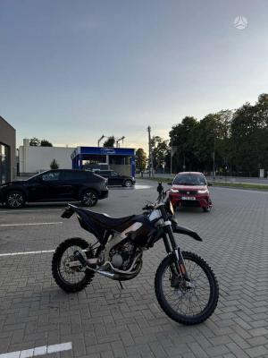 Melns Derbi Senda 2012 Tauragė, ar dzinēja tilpumu 50.00 L un nobraukumu 16 tūkst. km par 1200 €, foto 3 vietnē AUTOMOTO.COM.LV
