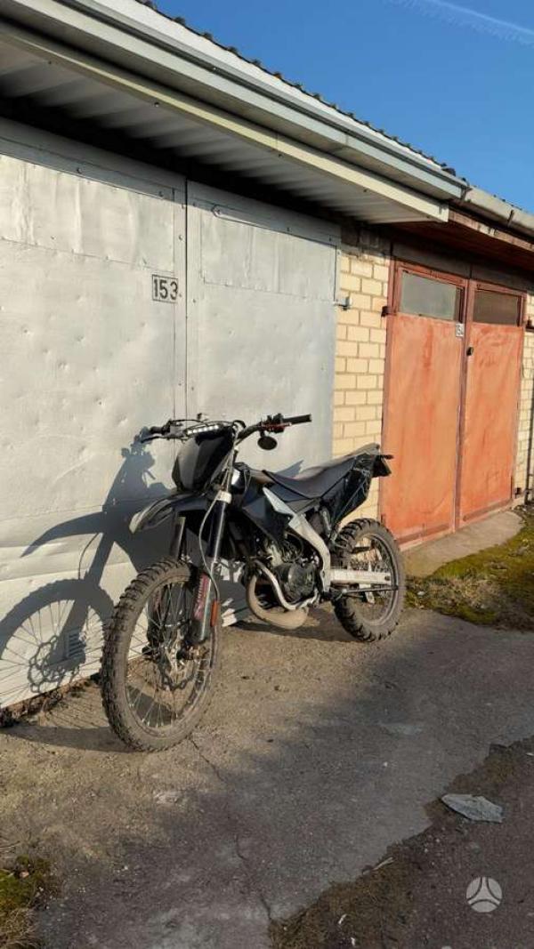 Melns Derbi Senda 2012 Tauragė, ar dzinēja tilpumu 50.00 L un nobraukumu 16 tūkst. km par 1200 €, foto 5 vietnē AUTOMOTO.COM.LV