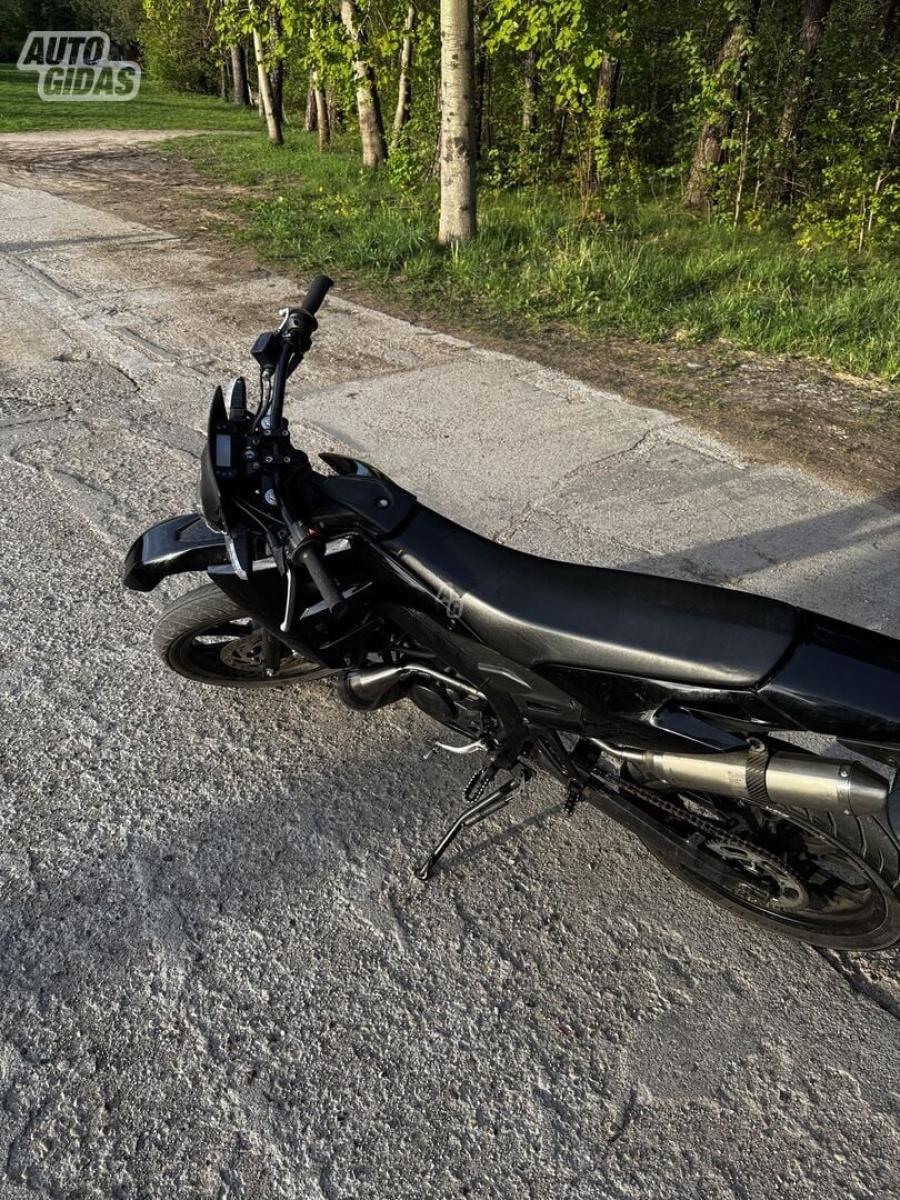 Melns Derbi Senda 2020 Viļņa, ar dzinēja tilpumu 0.05 L un nobraukumu 11 tūkst. km par 1999 €, foto 7 vietnē AUTOMOTO.COM.LV