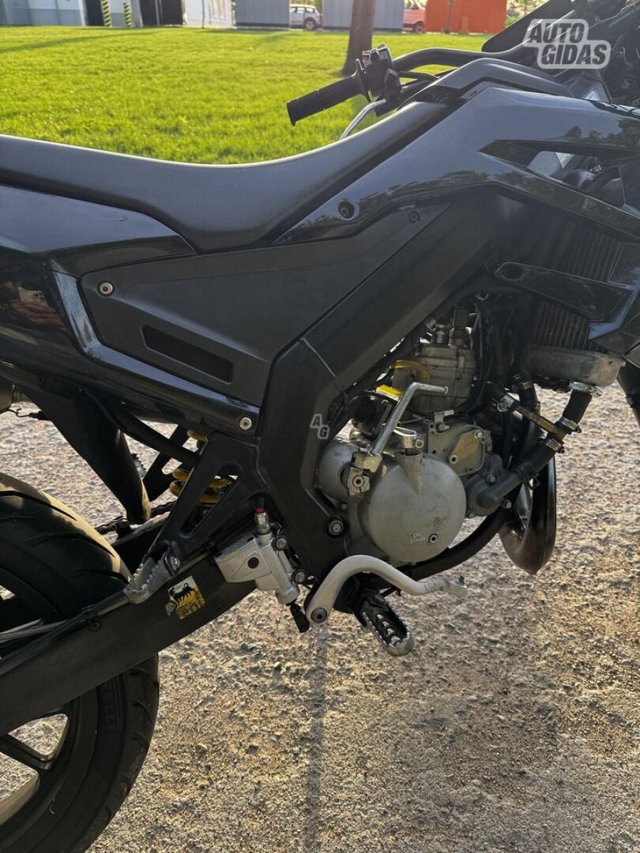 Melns Derbi Senda 2020 Viļņa, ar dzinēja tilpumu 0.05 L un nobraukumu 11 tūkst. km par 1999 €, foto 11 vietnē AUTOMOTO.COM.LV