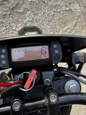 Melns Derbi Senda 2020 Viļņa, ar dzinēja tilpumu 0.05 L un nobraukumu 11 tūkst. km par 1999 €, foto 12 vietnē AUTOMOTO.COM.LV