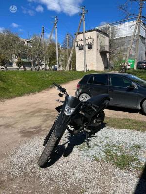 Black Derbi Senda 2020 in Marijampole, with an engine capacity of 50.00 L and mileage of 12 thousand km for 2000 €, photo 4 on AUTOMOTO.COM.LV