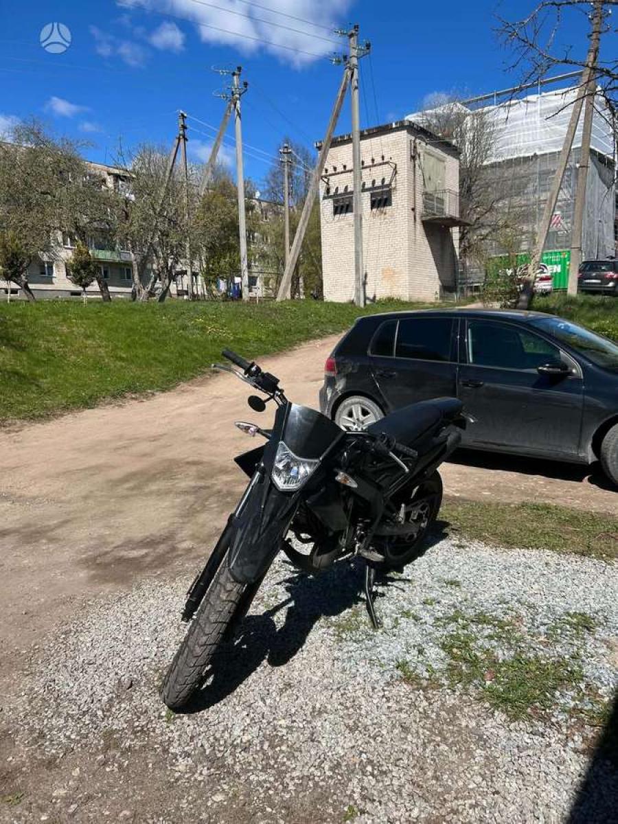 Black Derbi Senda 2020 in Marijampole, with an engine capacity of 50.00 L and mileage of 12 thousand km for 2000 €, photo 4 on AUTOMOTO.COM.LV
