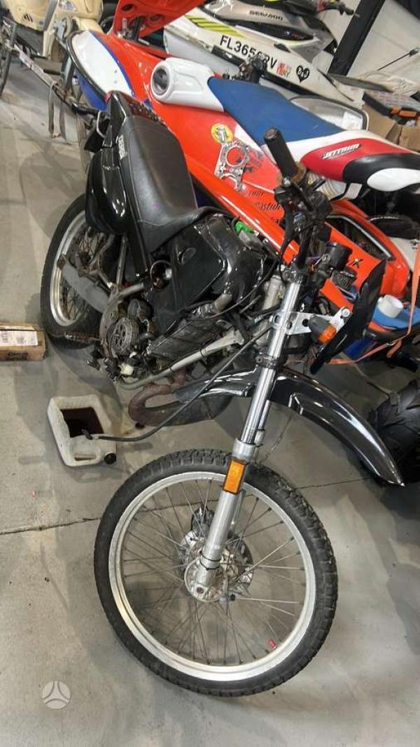 Derbi Senda 1998 Viļņa vietnē Derbi Senda 1998 Viļņa, ar dzinēja tilpumu 50.00 L un nobraukumu 20 tūkst. km par 600 €, foto 5 vietnē AUTOMOTO.COM.LV