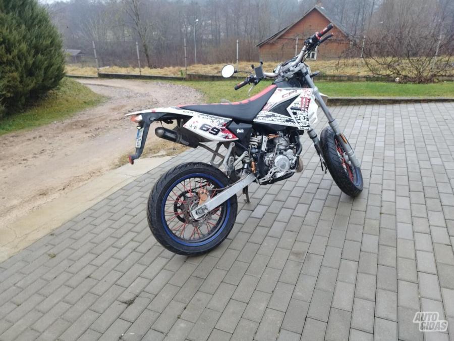 Derbi Senda 2012 in Trakai, with an engine capacity of 0.05 L and mileage of 15 thousand km for 1200 €, photo 3 on AUTOMOTO.COM.LV