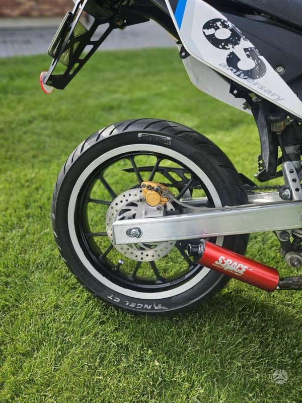Derbi Senda 2014 Plungė, ar dzinēja tilpumu 49.00 L un nobraukumu 27 tūkst. km par 1650 €, foto 9 vietnē AUTOMOTO.COM.LV