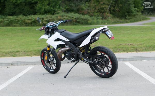 Derbi Senda 2015 Viļņa, ar dzinēja tilpumu 0.05 L un nobraukumu 0 tūkst. km par 1850 €, foto 5 vietnē AUTOMOTO.COM.LV