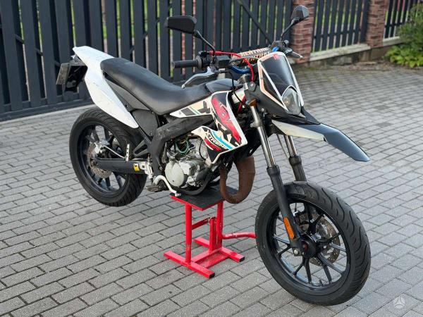Derbi Senda 2016 Vievis, ar dzinēja tilpumu 50.00 L un nobraukumu 11 tūkst. km par 1350 €, foto 3 vietnē AUTOMOTO.COM.LV