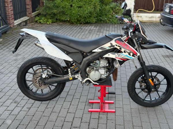 Derbi Senda 2016 Vievis, ar dzinēja tilpumu 50.00 L un nobraukumu 11 tūkst. km par 1350 €, foto 4 vietnē AUTOMOTO.COM.LV