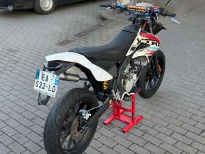 Derbi Senda 2016 Vievis, ar dzinēja tilpumu 50.00 L un nobraukumu 11 tūkst. km par 1350 €, foto 7 vietnē AUTOMOTO.COM.LV