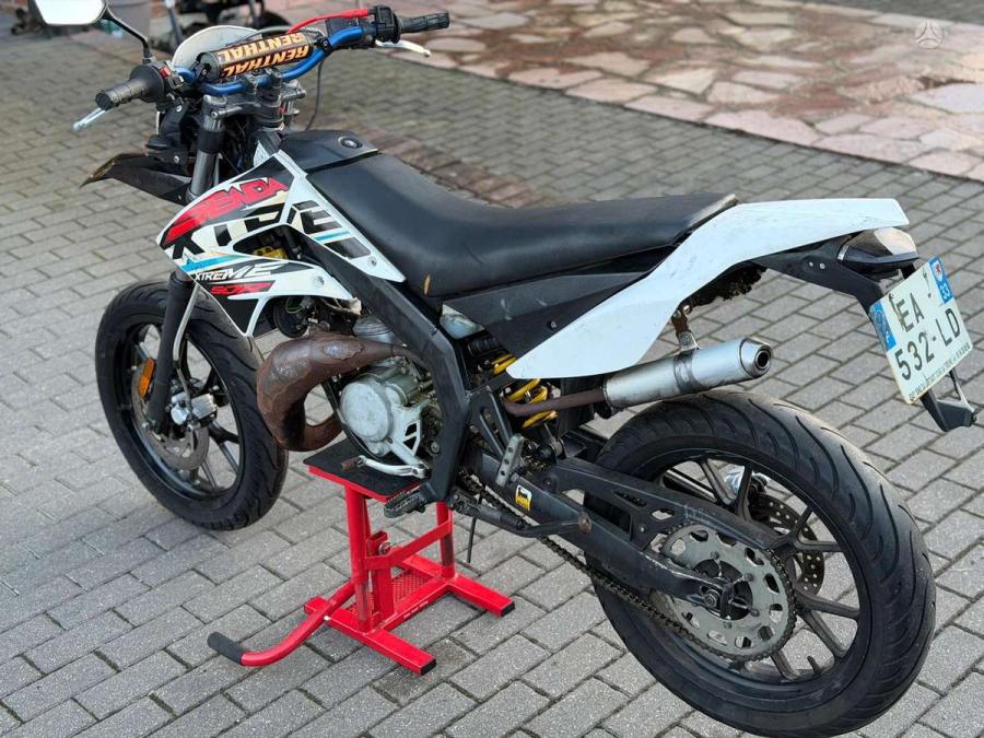 Derbi Senda 2016 Vievis, ar dzinēja tilpumu 50.00 L un nobraukumu 11 tūkst. km par 1350 €, foto 11 vietnē AUTOMOTO.COM.LV