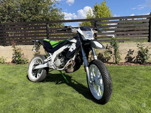 Derbi Senda 2017 in Siauliai, with an engine capacity of 49.00 L and mileage of 9 thousand km for 1150 €, photo 1 on AUTOMOTO.COM.LV