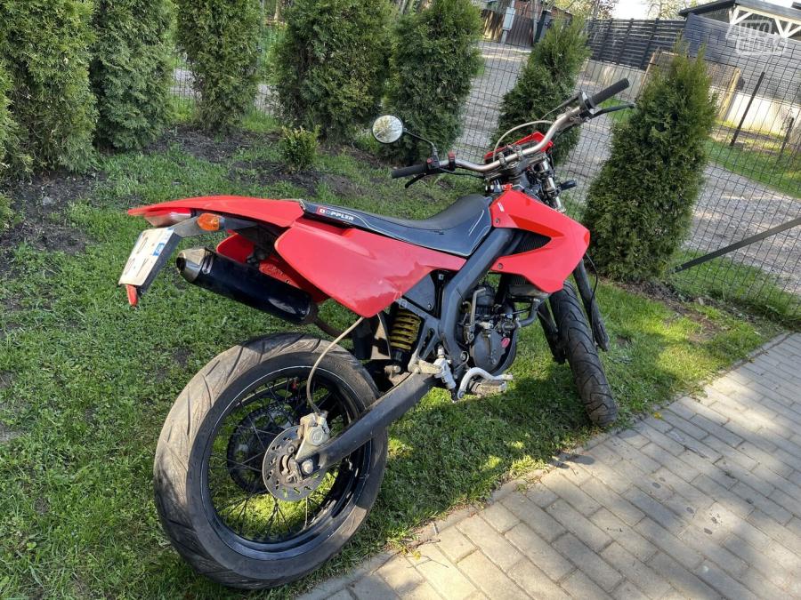 Красный Derbi Senda 2005 в Вильнюс, объемом двигателя 0.05 л и пробегом 15 тыс. км за 1240 €, фото 6 на AUTOMOTO.COM.LV