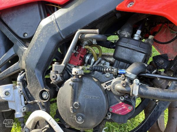 Красный Derbi Senda 2005 в Вильнюс, объемом двигателя 0.05 л и пробегом 15 тыс. км за 1290 €, фото 6 на AUTOMOTO.COM.LV