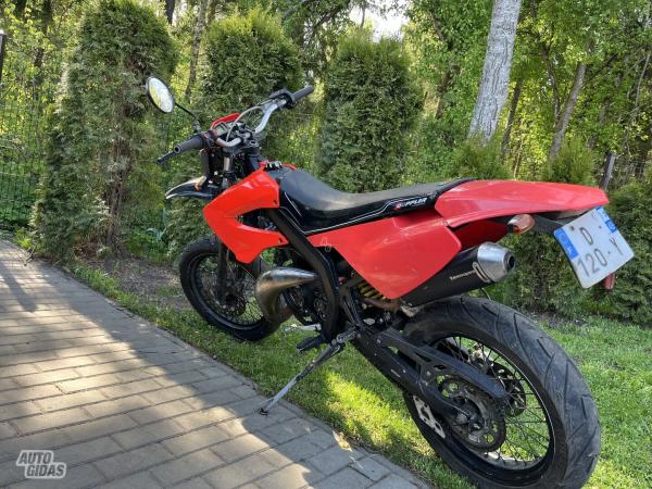 Red Derbi Senda 2005 in Vilnius, with an engine capacity of 0.05 L and mileage of 2 thousand km for 1250 €, photo 5 on AUTOMOTO.COM.LV