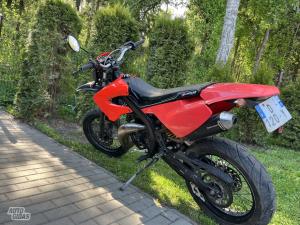 Red Derbi Senda 2005 in Vilnius, with an engine capacity of 0.05 L and mileage of 2 thousand km for 1250 €, photo 6 on AUTOMOTO.COM.LV