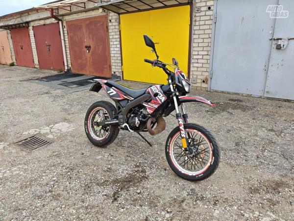 Sarkans Derbi Senda 2007 Ukmergė, ar dzinēja tilpumu 0.05 L un nobraukumu 18 tūkst. km par 1300 €, foto 4 vietnē AUTOMOTO.COM.LV