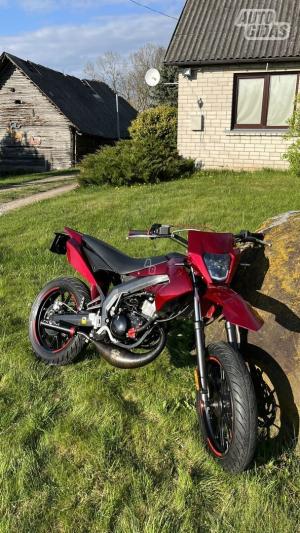 Red Derbi Senda 2016 in Radviliskis, with an engine capacity of 0.05 L and mileage of 11 thousand km for 2600 €, photo  on AUTOMOTO.COM.LV