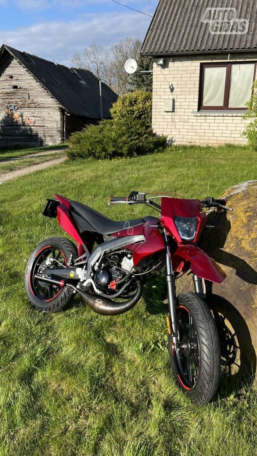 Red Derbi Senda 2016 in Radviliskis, with an engine capacity of 0.05 L and mileage of 11 thousand km for 2600 €, photo 1 on AUTOMOTO.COM.LV
