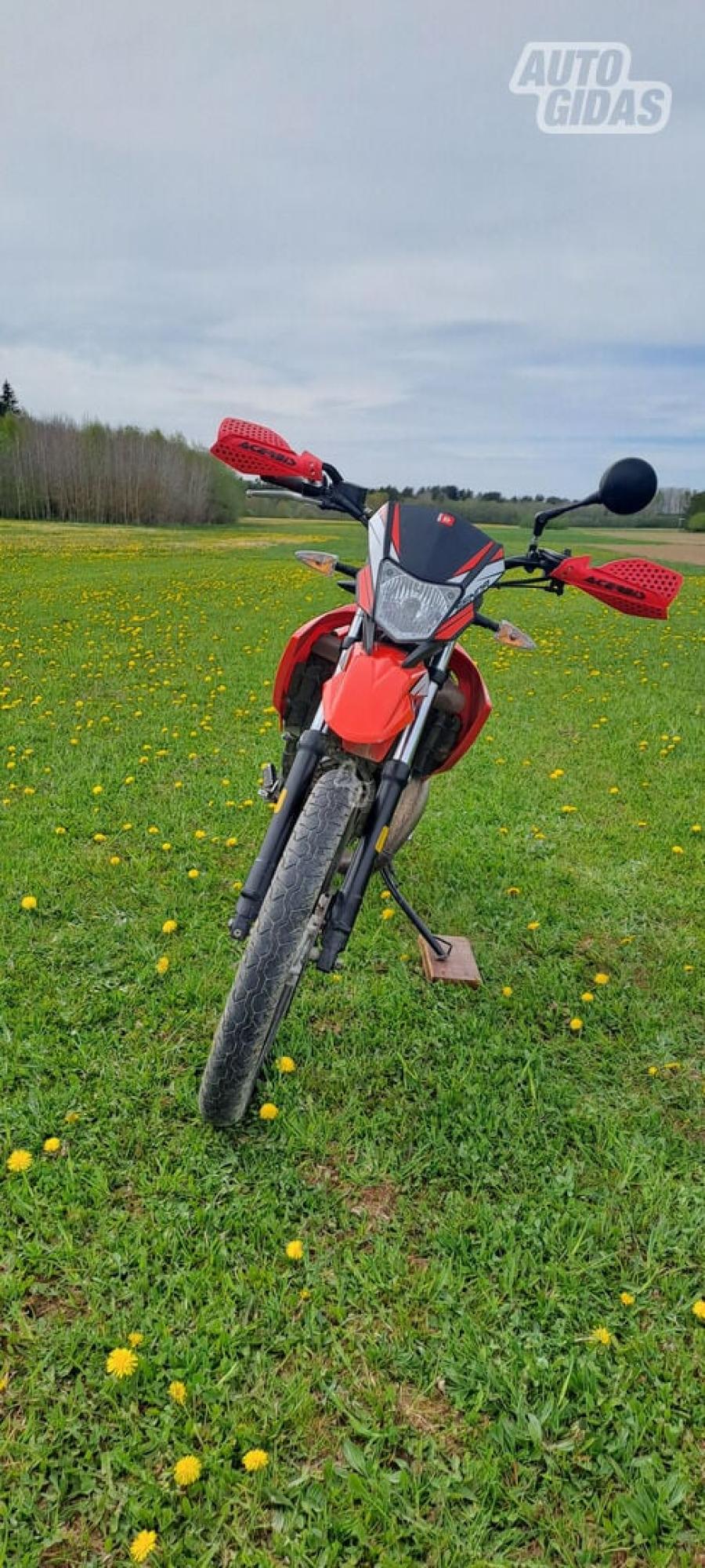 Красный Derbi Senda 2019 в Мажейкяй, объемом двигателя 0.05 л и пробегом 0 тыс. км за 1950 €, фото 12 на AUTOMOTO.COM.LV