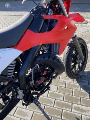 Red Derbi Senda 2023 in Taurage, with an engine capacity of 49.00 L and mileage of 20 thousand km for 1670 €, photo 8 on AUTOMOTO.COM.LV