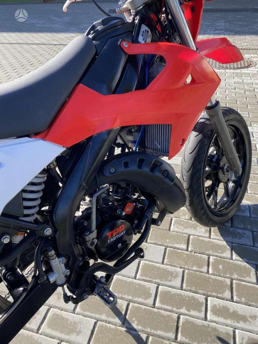 Red Derbi Senda 2023 in Taurage, with an engine capacity of 49.00 L and mileage of 20 thousand km for 1670 €, photo 8 on AUTOMOTO.COM.LV