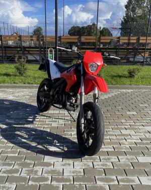 Red Derbi Senda 2023 in Taurage, with an engine capacity of 49.00 L and mileage of 20 thousand km for 1670 €, photo 11 on AUTOMOTO.COM.LV