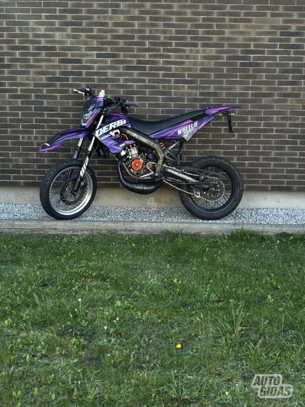 Violets Derbi Senda 2007 Akmenė, ar dzinēja tilpumu 0.05 L un nobraukumu 21 tūkst. km par 2500 €, foto 4 vietnē AUTOMOTO.COM.LV
