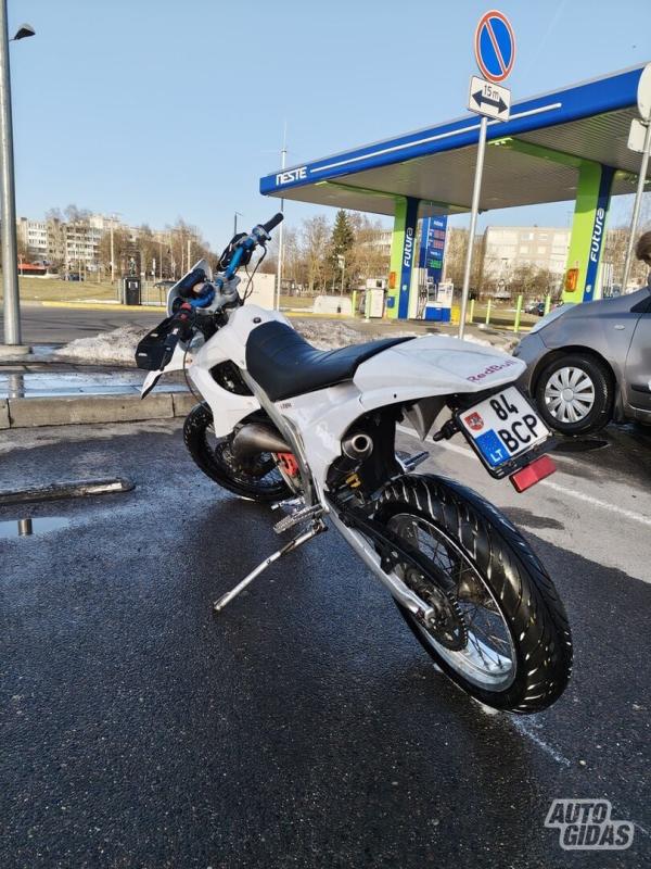 White Derbi Senda 2006 in Vilnius, with an engine capacity of 0.05 L and mileage of 21 thousand km for 1700 €, photo 7 on AUTOMOTO.COM.LV