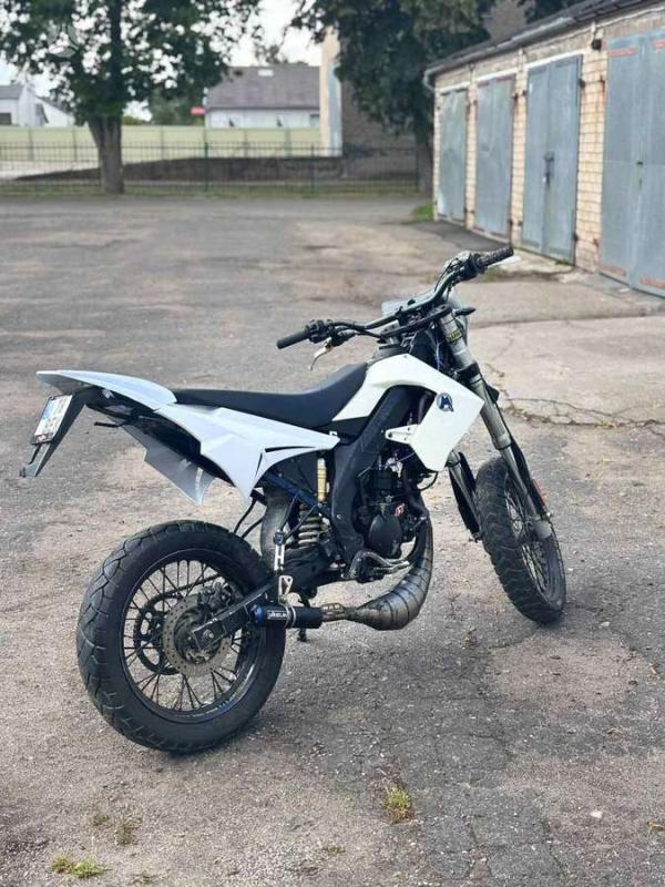 Balts Derbi Senda 2007 Tauragė, ar dzinēja tilpumu 49.00 L un nobraukumu 0 tūkst. km par 1500 €, foto 3 vietnē AUTOMOTO.COM.LV