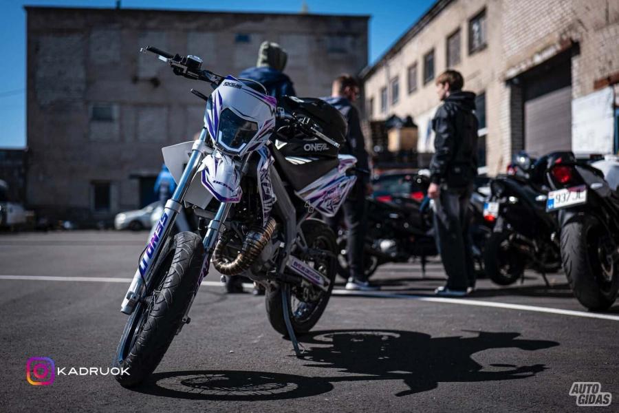 White Derbi Senda 2009 in Gargzdai, with an engine capacity of 0.05 L and mileage of 7 thousand km for 2000 €, photo 1 on AUTOMOTO.COM.LV