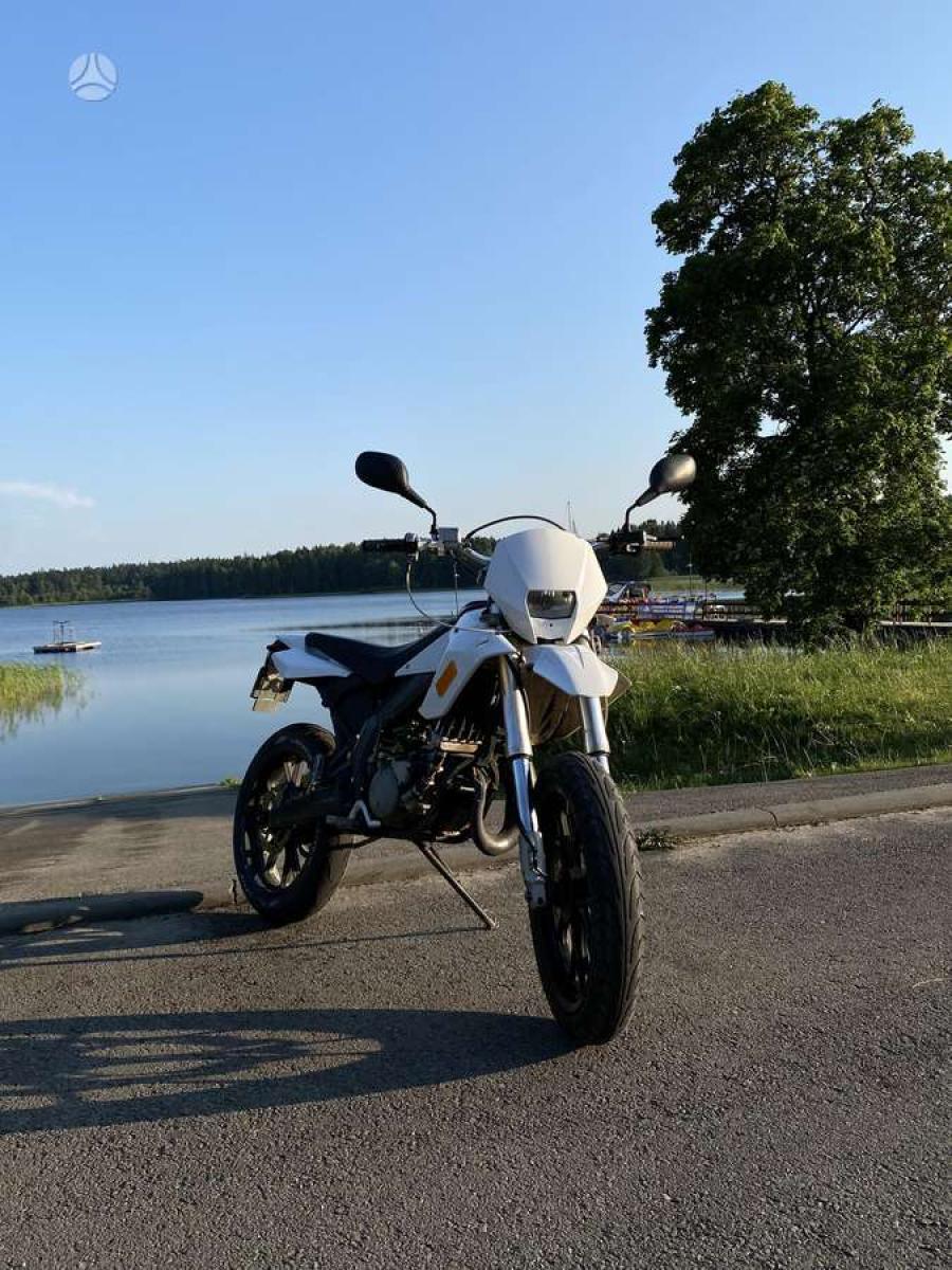 Balts Derbi Senda 2010 Plungė, ar dzinēja tilpumu 49.00 L un nobraukumu 14 tūkst. km par 1200 €, foto 1 vietnē AUTOMOTO.COM.LV