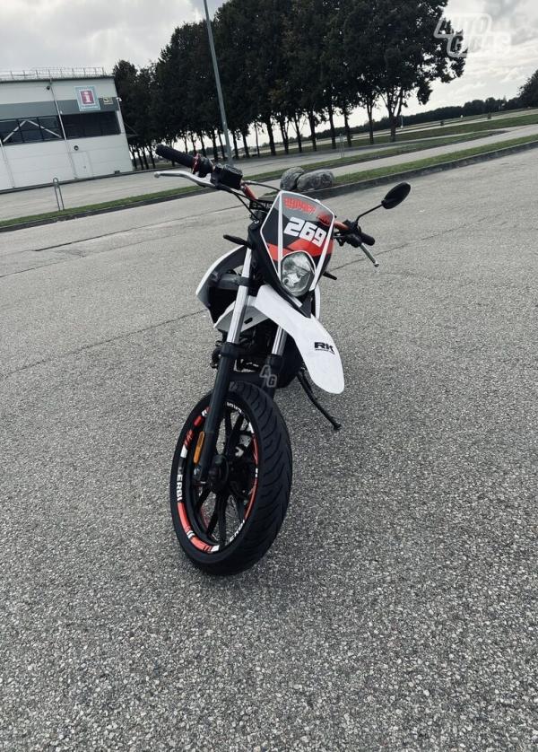 White Derbi Senda 2015 in Kaunas, with an engine capacity of 0.05 L and mileage of 25 thousand km for 1700 €, photo 1 on AUTOMOTO.COM.LV