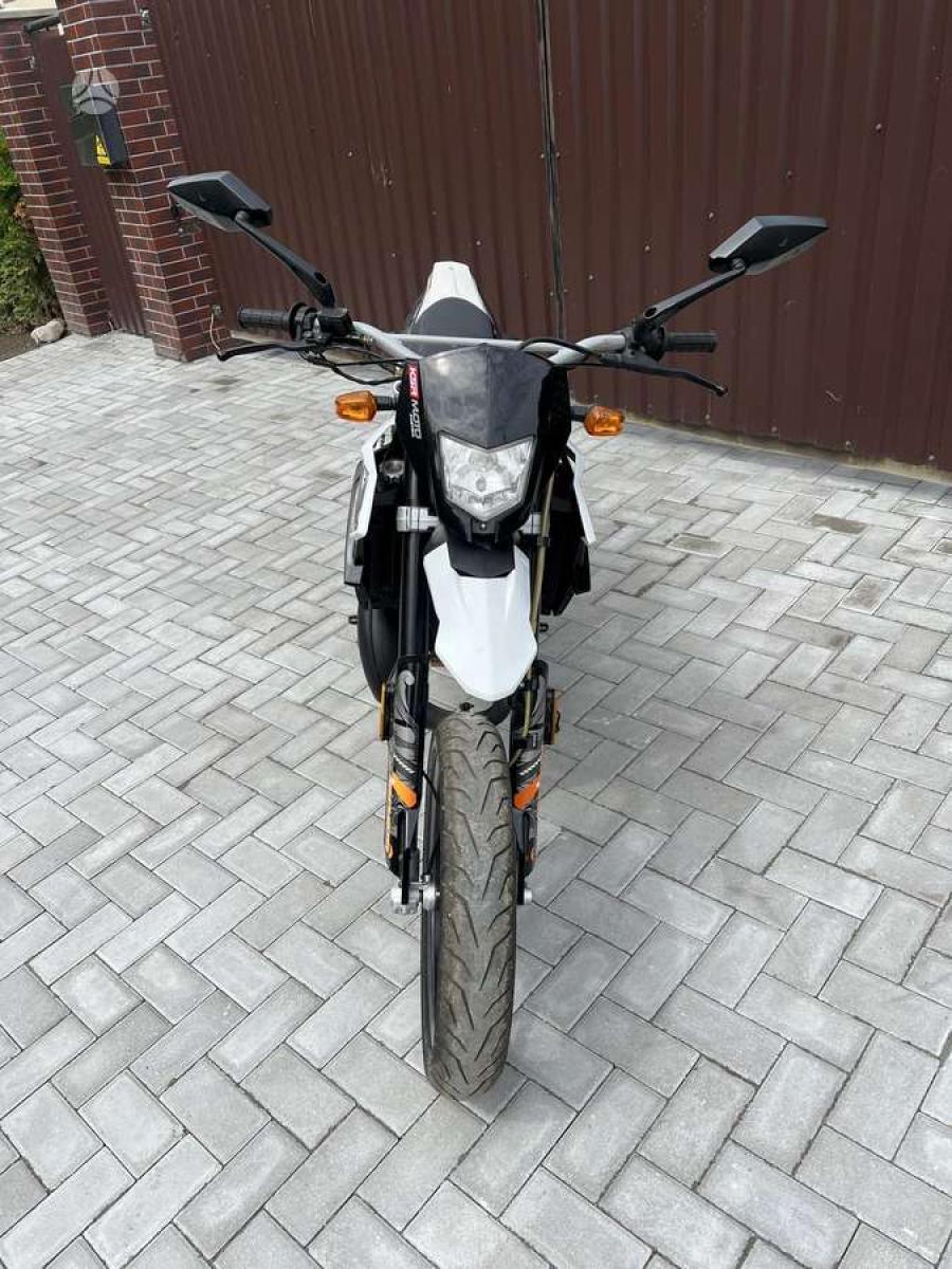 White Derbi Senda 2015 in Kaunas, with an engine capacity of 49.00 L and mileage of 2 thousand km for 1750 €, photo 4 on AUTOMOTO.COM.LV