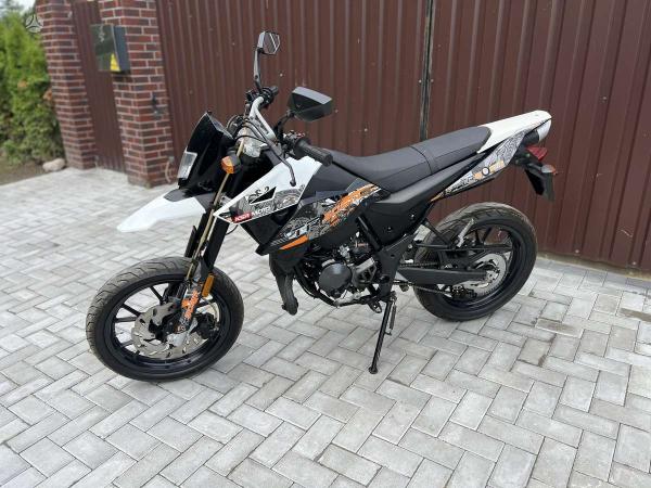 White Derbi Senda 2015 in Kaunas, with an engine capacity of 49.00 L and mileage of 2 thousand km for 1750 €, photo 4 on AUTOMOTO.COM.LV