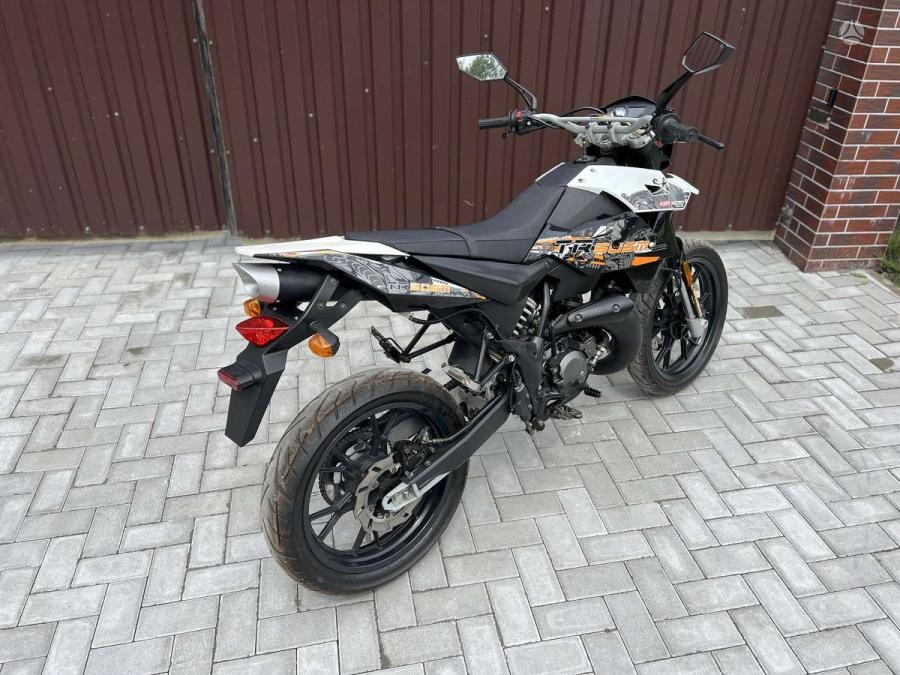 White Derbi Senda 2015 in Kaunas, with an engine capacity of 49.00 L and mileage of 2 thousand km for 1750 €, photo 6 on AUTOMOTO.COM.LV