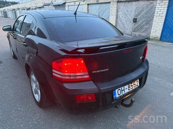 Black Dodge Avenger 2008 in Riga, with an engine capacity of 2.70 L and mileage of 230 thousand km for 700 €, photo 3 on AUTOMOTO.COM.LV