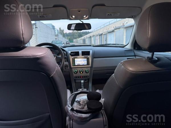 Black Dodge Avenger 2008 in Riga, with an engine capacity of 2.70 L and mileage of 230 thousand km for 700 €, photo 6 on AUTOMOTO.COM.LV