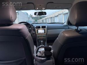 Black Dodge Avenger 2008 in Riga, with an engine capacity of 2.70 L and mileage of 230 thousand km for 700 €, photo 6 on AUTOMOTO.COM.LV