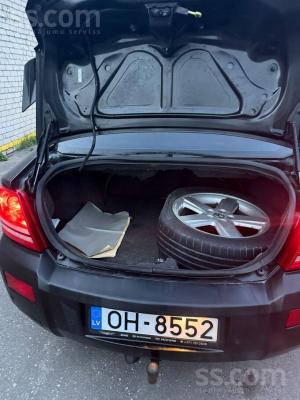 Black Dodge Avenger 2008 in Riga, with an engine capacity of 2.70 L and mileage of 230 thousand km for 700 €, photo 12 on AUTOMOTO.COM.LV