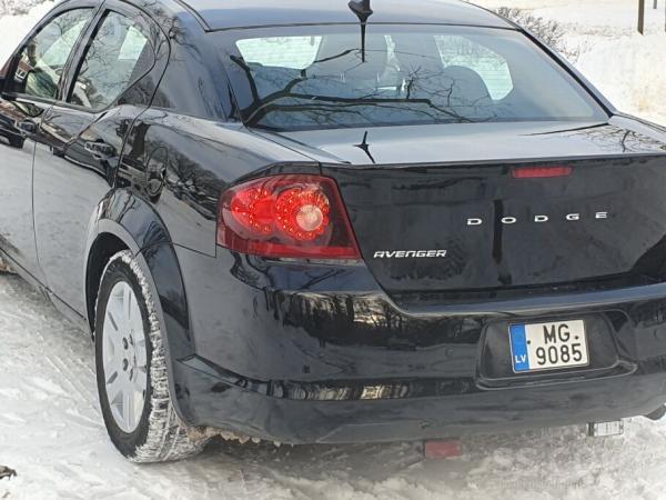 Melns Dodge Avenger 2014 Liepāja, ar dzinēja tilpumu 2.40 L un nobraukumu 136 tūkst. km par 3750 €, foto 4 vietnē AUTOMOTO.COM.LV