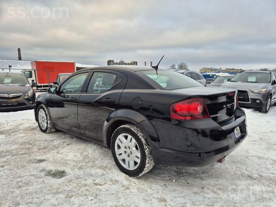 Black Dodge Avenger 2014 in Liepaja, with an engine capacity of 2.40 L and mileage of 136 thousand km for 3950 €, photo 7 on AUTOMOTO.COM.LV