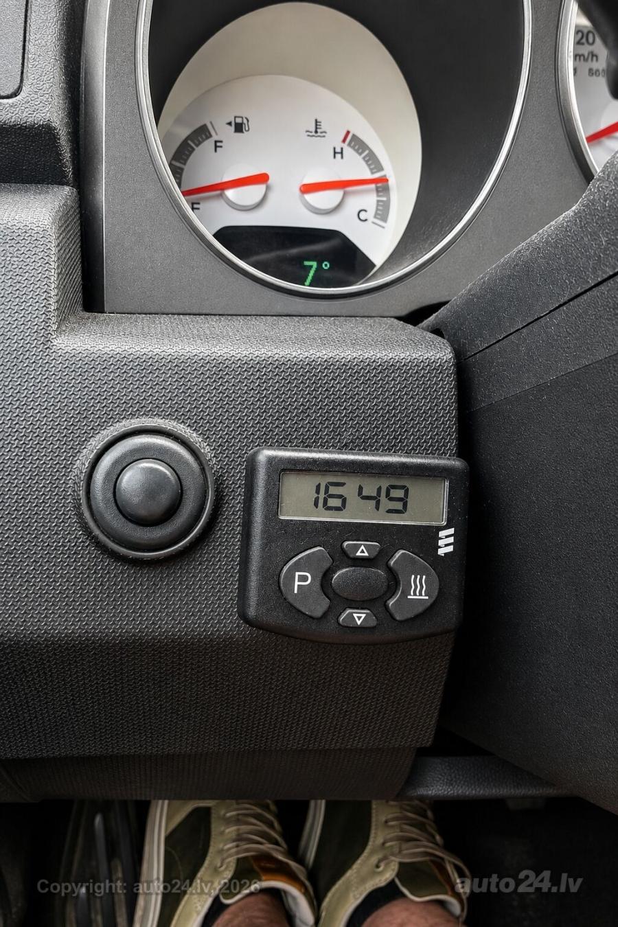 Sarkans Dodge Avenger 2009 Mardu, ar dzinēja tilpumu 2.00 L un nobraukumu 193 tūkst. km par 2999 €, foto 12 vietnē AUTOMOTO.COM.LV