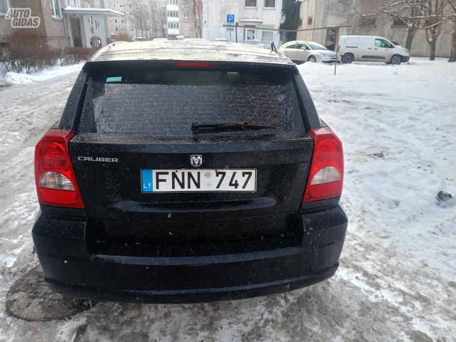 Black Dodge Caliber 2007 in Kaunas, with an engine capacity of 2.00 L and mileage of 317 thousand km for 1899 €, photo 4 on AUTOMOTO.COM.LV