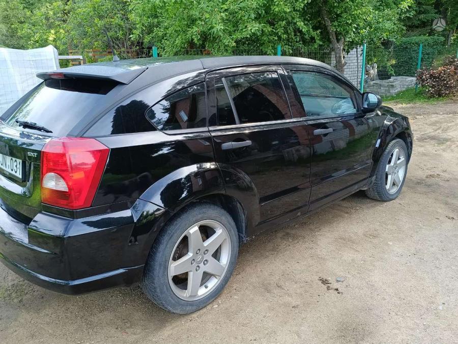 Melns Dodge Caliber 2007 Viļņa, ar dzinēja tilpumu 2.00 L un nobraukumu 366 tūkst. km par 1000 €, foto 4 vietnē AUTOMOTO.COM.LV