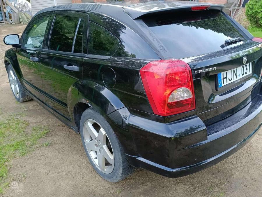 Melns Dodge Caliber 2007 Viļņa, ar dzinēja tilpumu 2.00 L un nobraukumu 366 tūkst. km par 1000 €, foto 5 vietnē AUTOMOTO.COM.LV